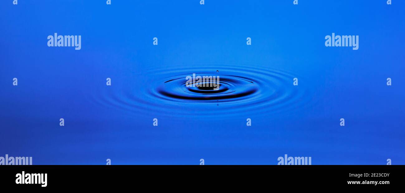Circular waves on the surface of the blue water Stock Photo - Alamy