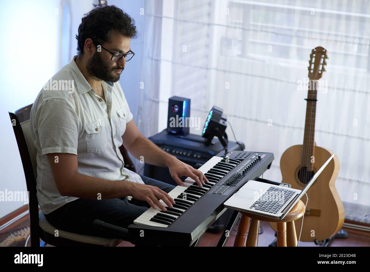 Male Piano Player High Resolution Stock Photography and Images - Alamy
