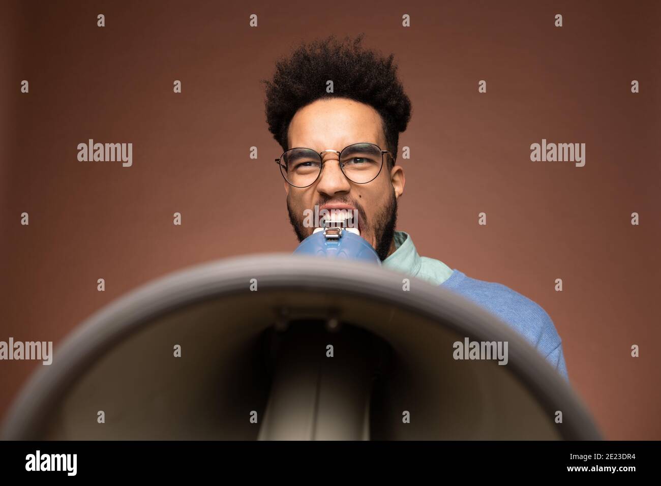Angry african man curly hair hi-res stock photography and images - Alamy