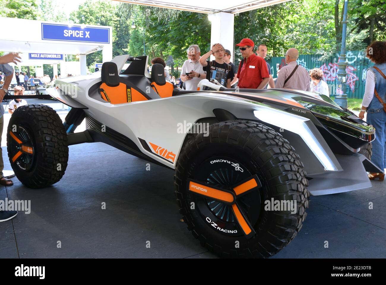 Amphibian cars hi-res stock photography and images - Alamy