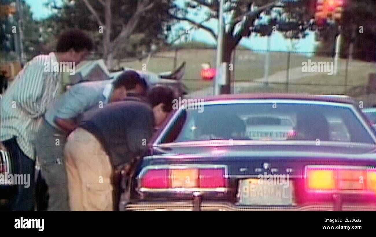 CRACK: COCAINE, CORRUPTION & CONSPIRACY, drug dealers seen selling ...