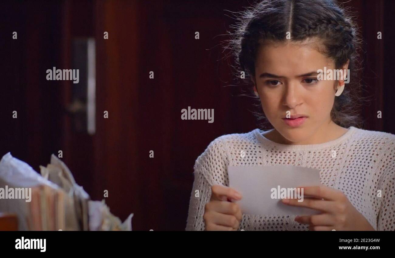 DOUBLE DAD, (aka UM PAI NO MEIO DO CAMINHO), Maisa Silva (right), 2021 ...