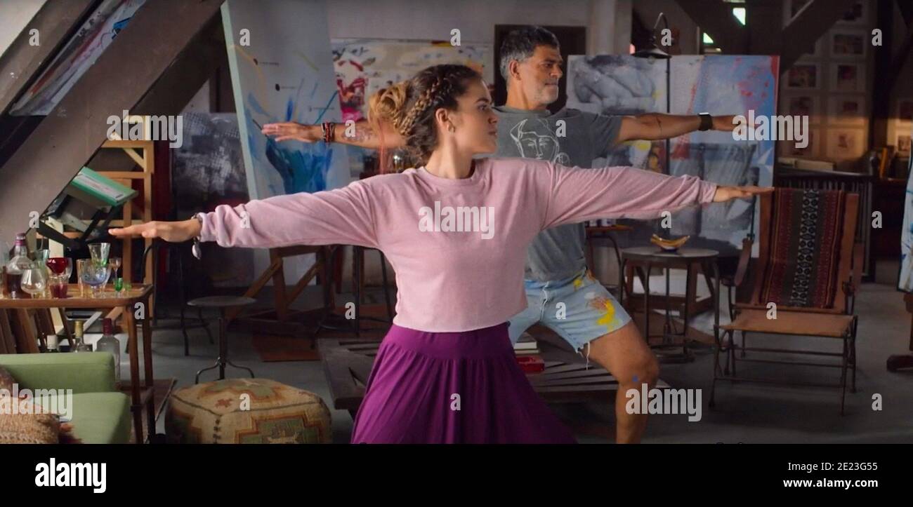 DOUBLE DAD, (aka UM PAI NO MEIO DO CAMINHO), from left: Maisa Silva ...