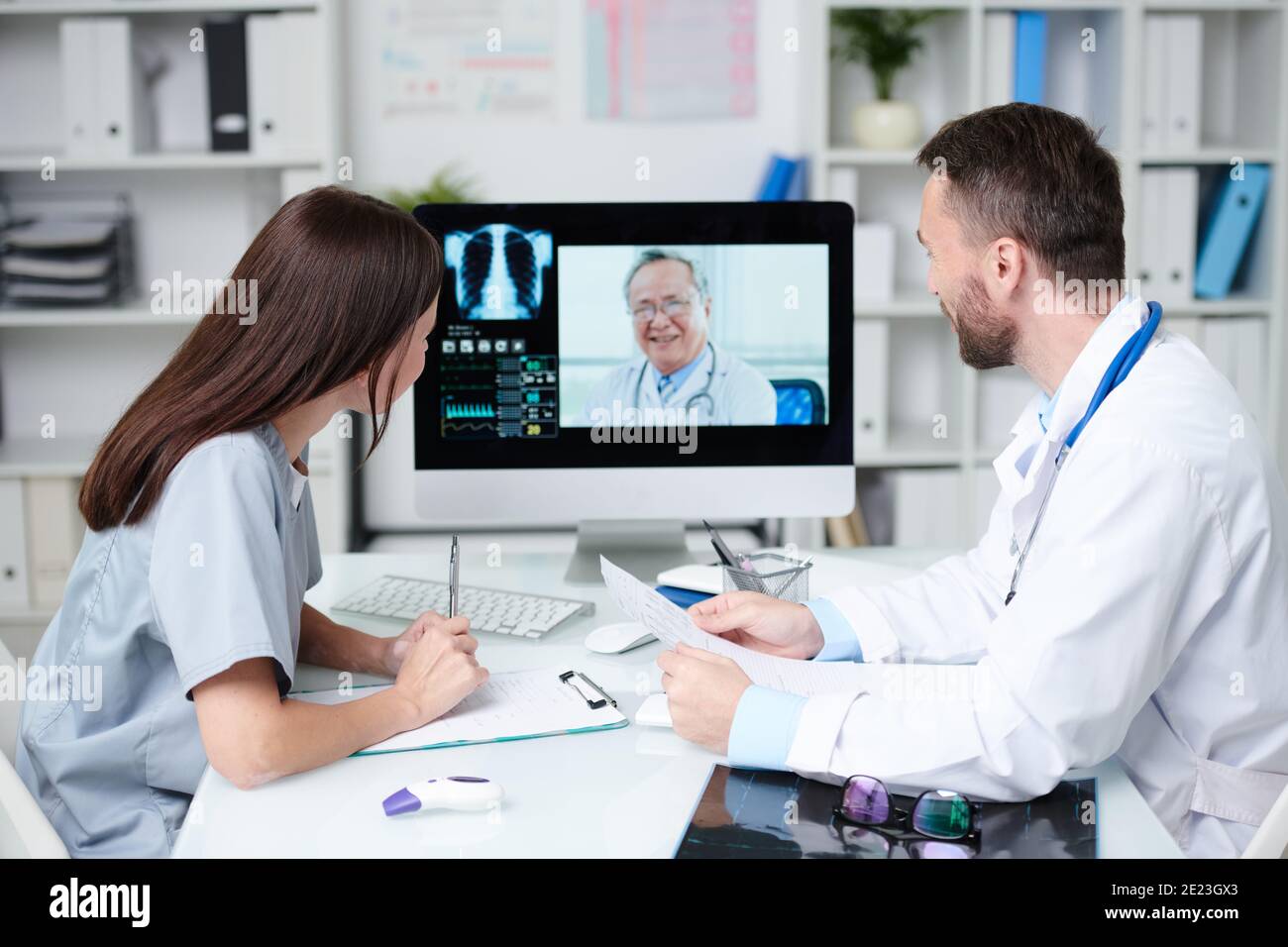 Doctor nurse looking computer monitor hi-res stock photography and ...