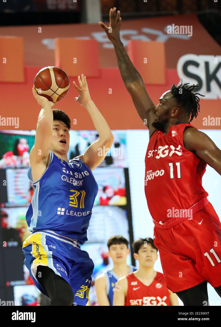 12th Jan, 2021. Kim Jun-il in action Kim Jun-il (L) of the Seoul ...