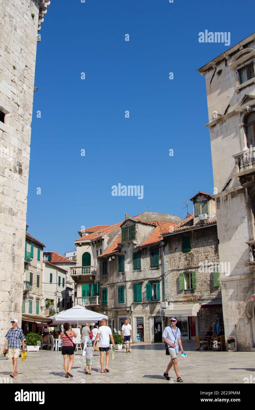 Split square hi-res stock photography and images - Alamy