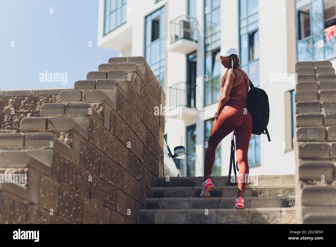 Man sweating and climbing hi-res stock photography and images - Alamy