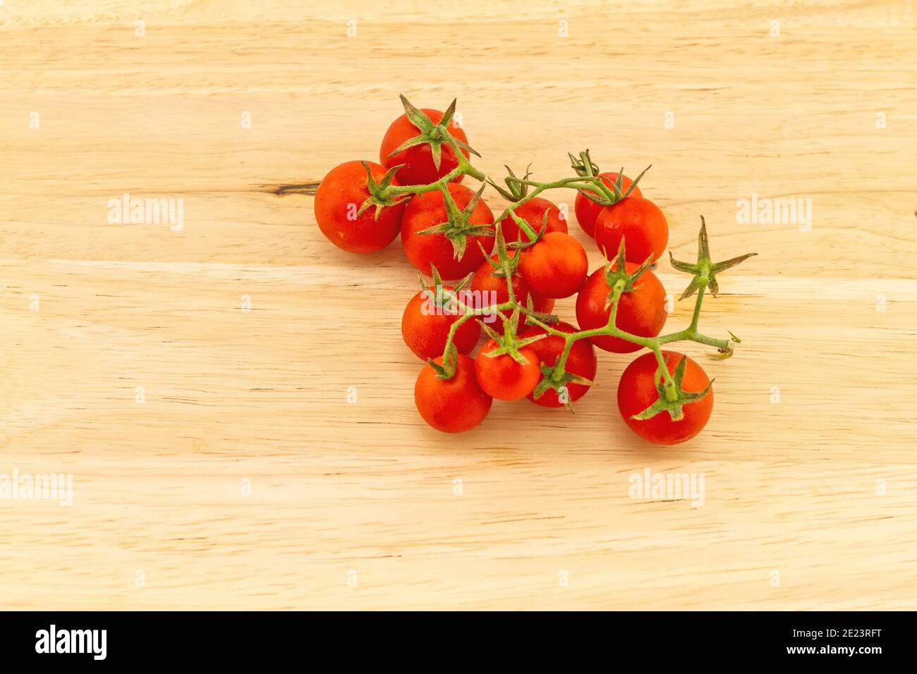 Colorful of fresh red tomato on wooden block background Stock Photo - Alamy