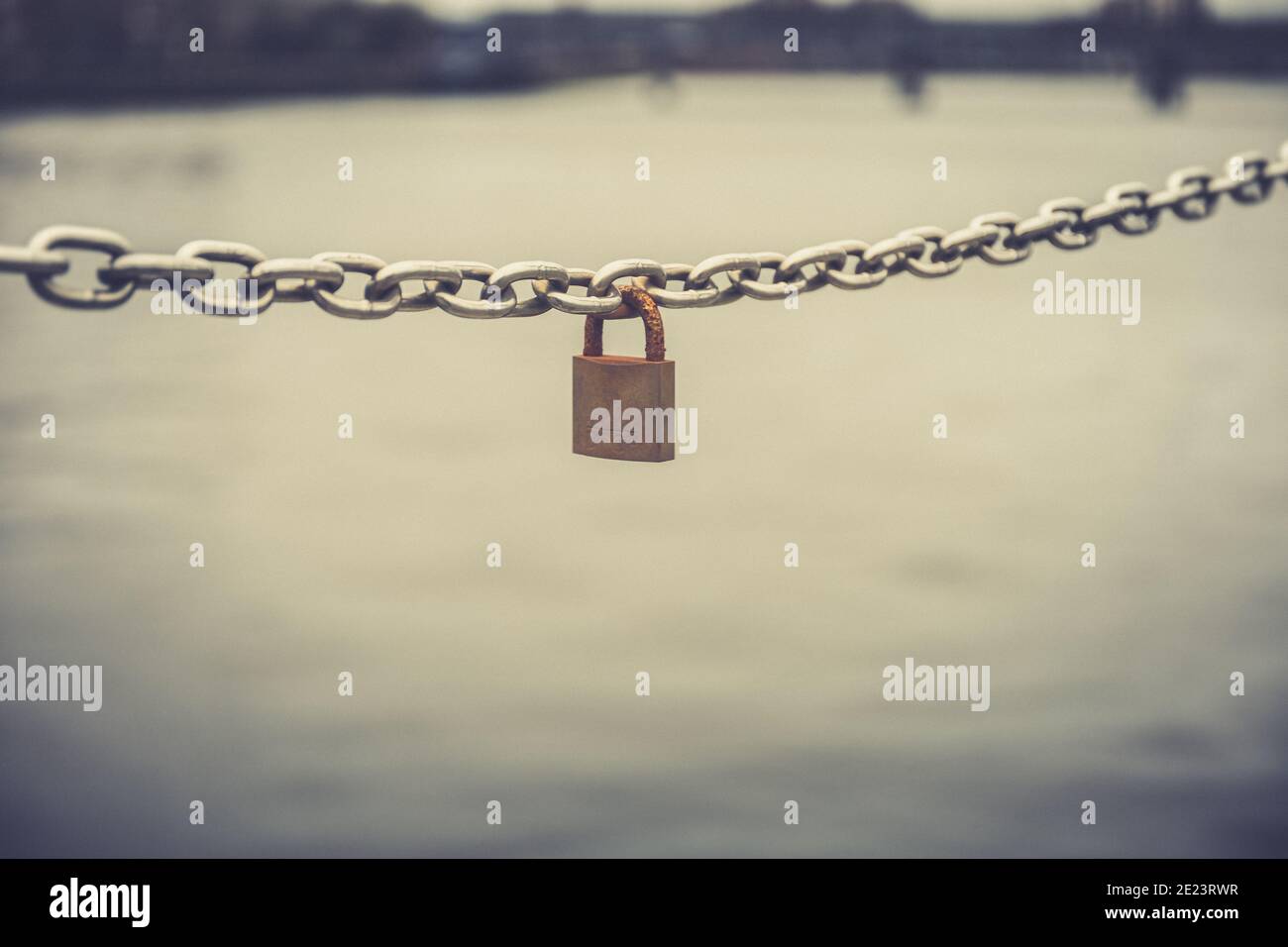 Lock and chain Stock Photo - Alamy