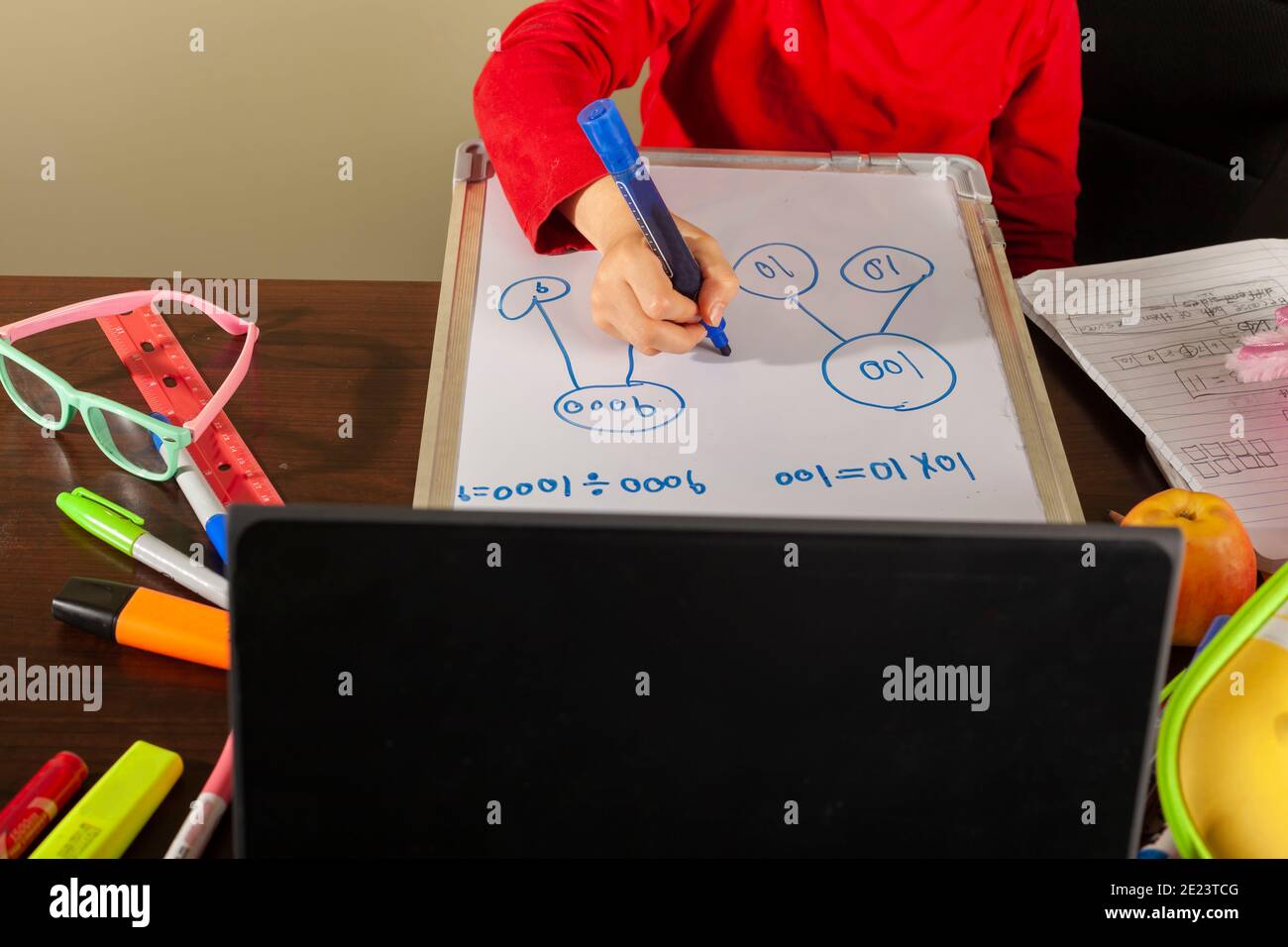 Child maths whiteboard hi-res stock photography and images - Alamy