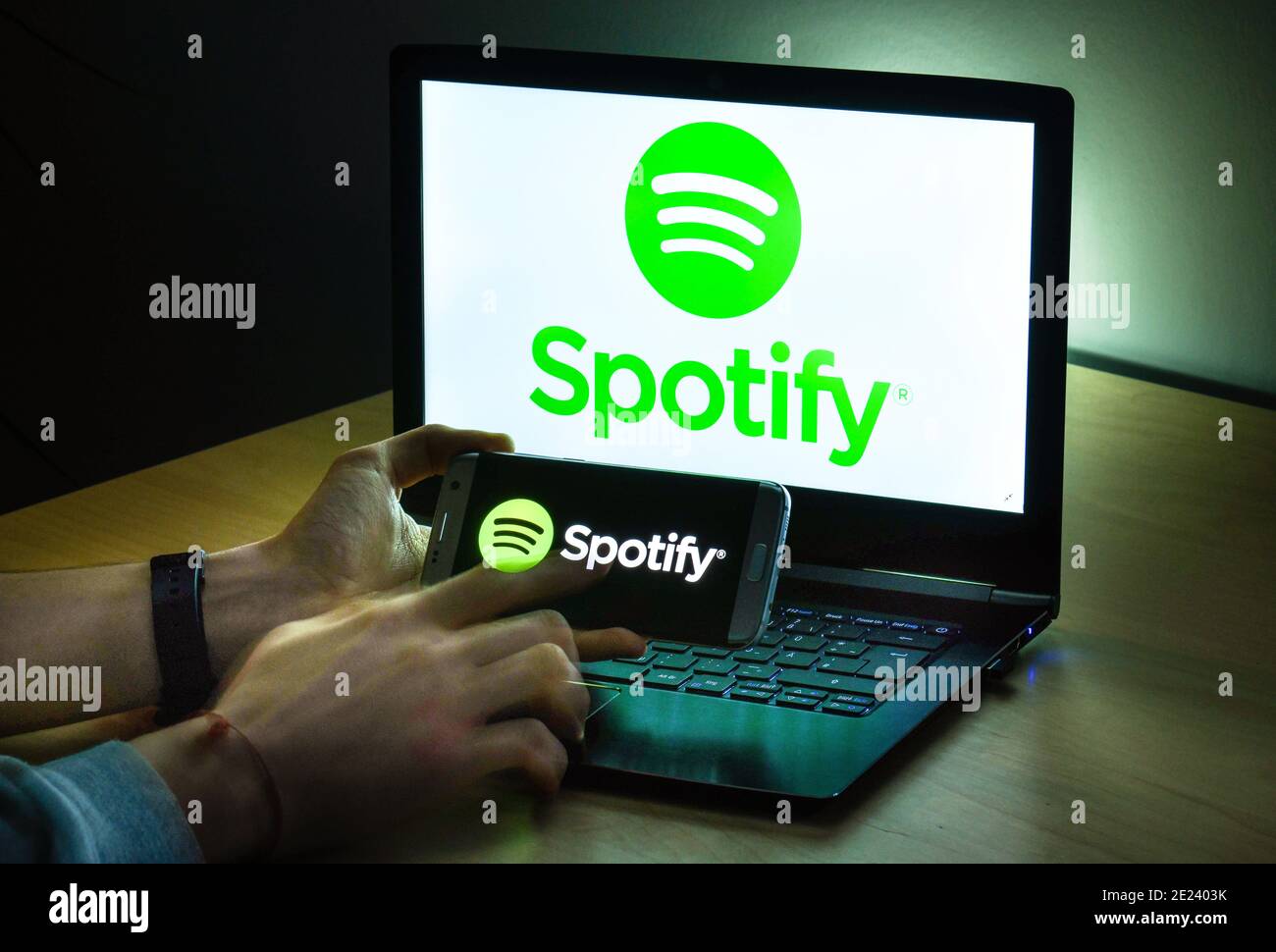 Spotify emblem hi-res stock photography and images - Alamy