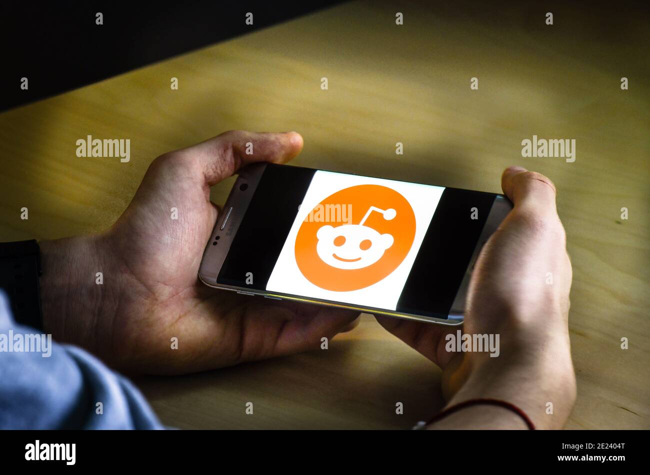 Logo reddit hi-res stock photography and images - Alamy