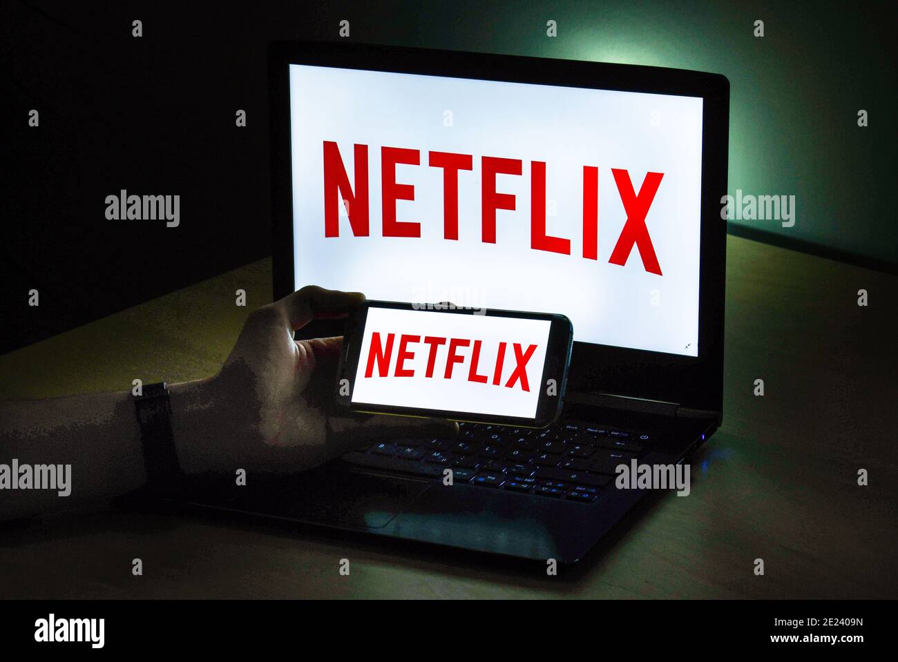 Netflix emblem hi-res stock photography and images - Alamy