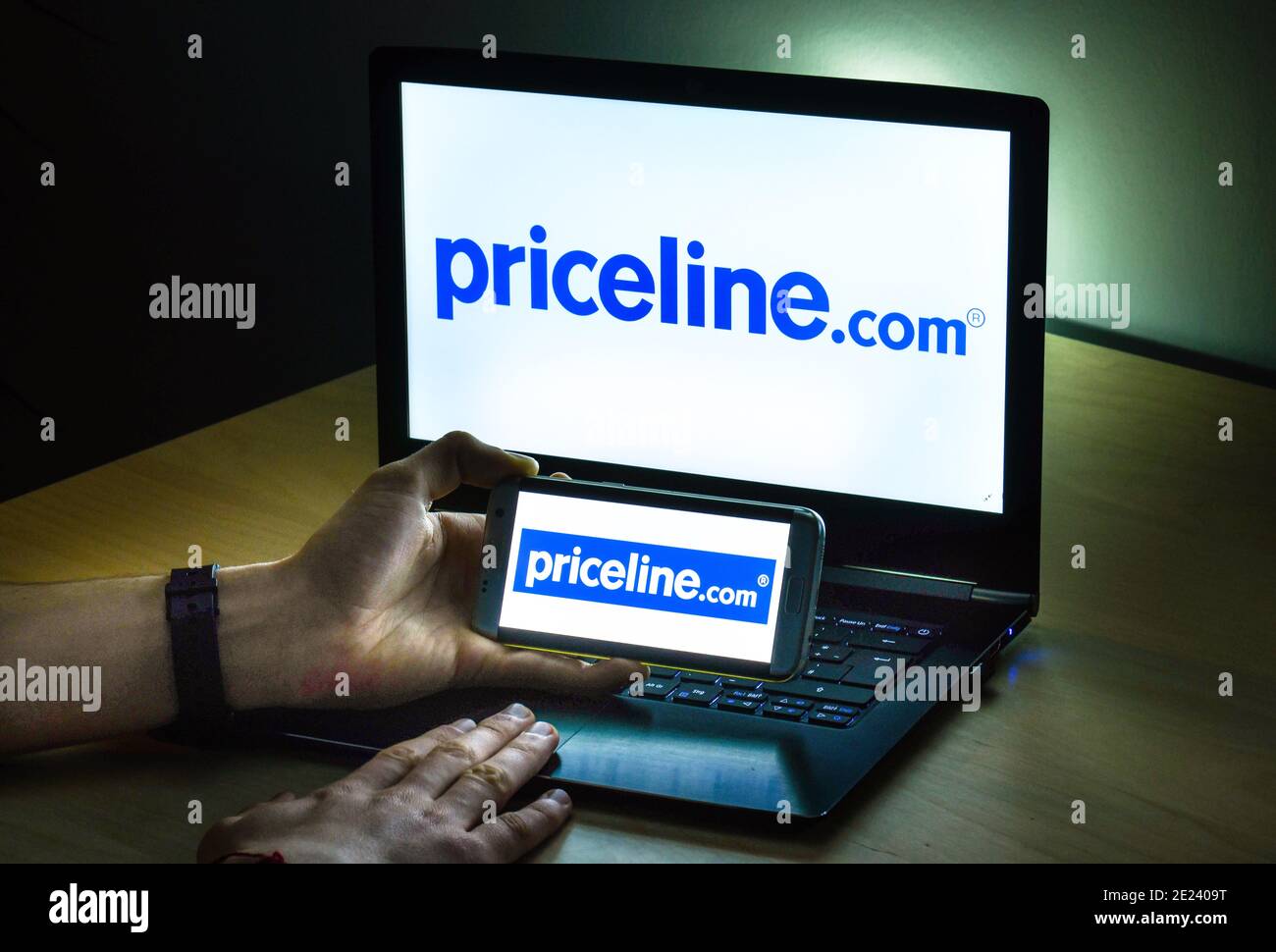 Priceline logo hi-res stock photography and images - Alamy