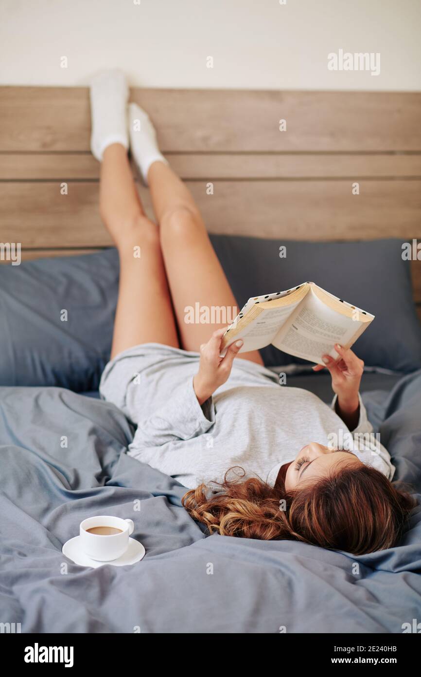 Pretty woman reading book Stock Photo - Alamy