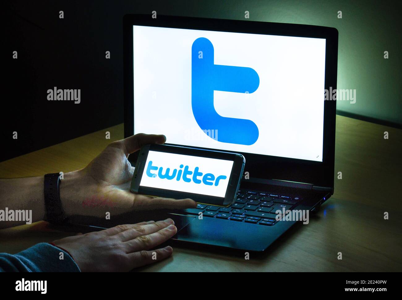 Twitter emblem hi-res stock photography and images - Alamy