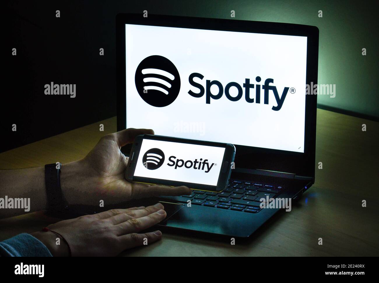Spotify emblem hi-res stock photography and images - Alamy