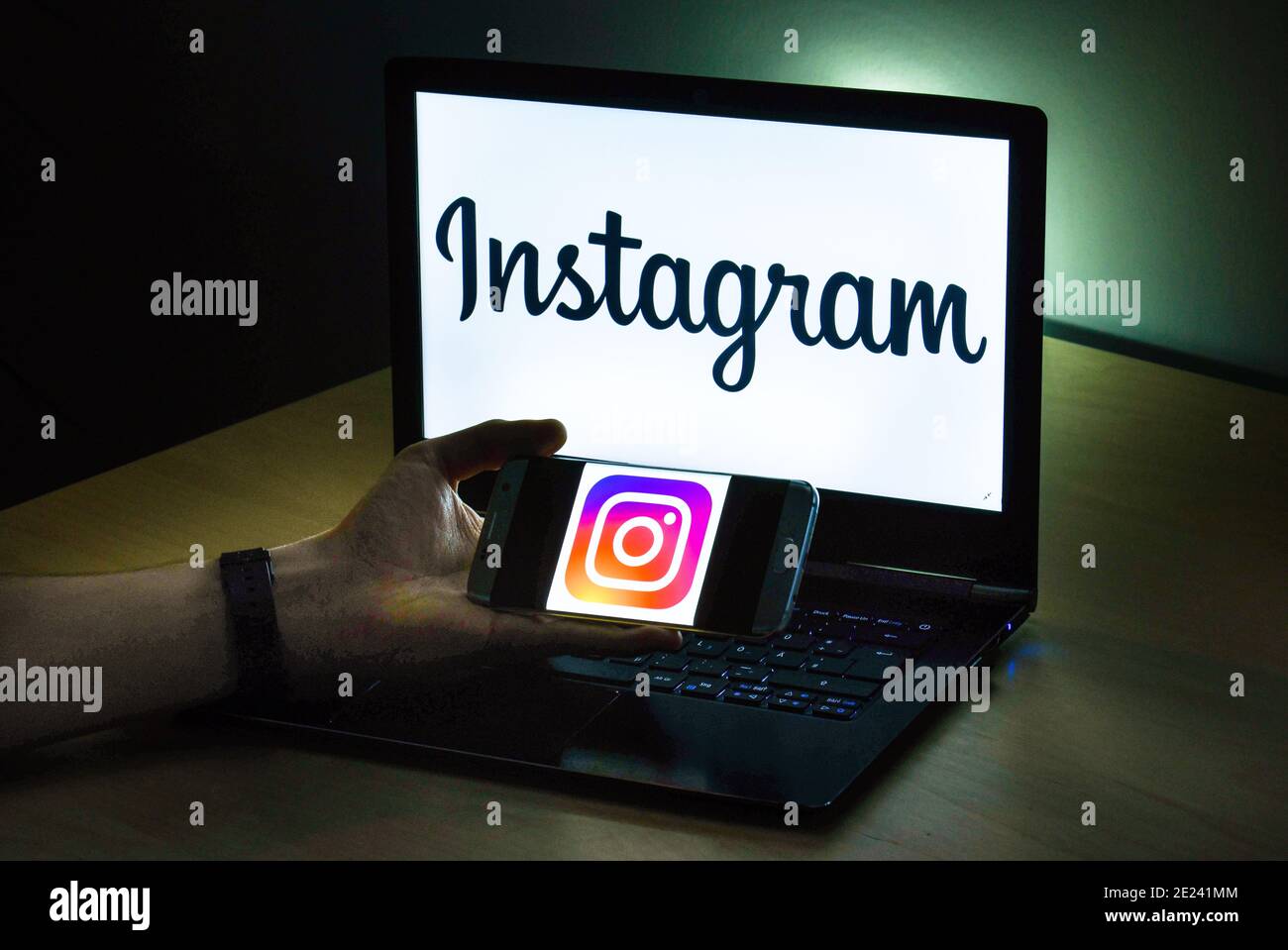 Instagram emblem hi-res stock photography and images - Alamy