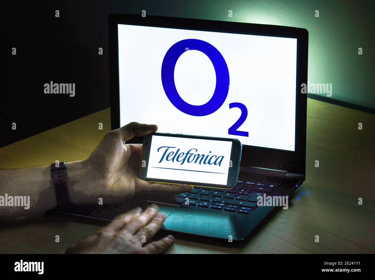 Logo O2 Telefonica Stock Photo - Alamy