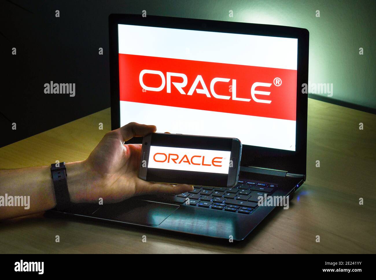 Oracle logo hi-res stock photography and images - Alamy