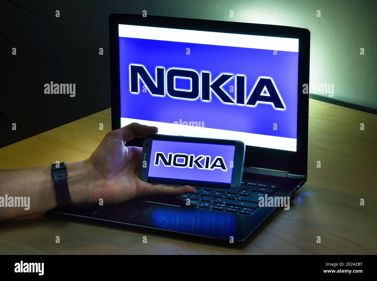 Nokia emblem hi-res stock photography and images - Alamy