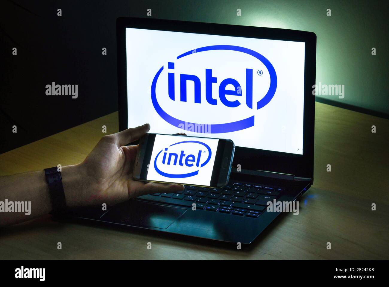 Laptop intel logo hi-res stock photography and images - Alamy
