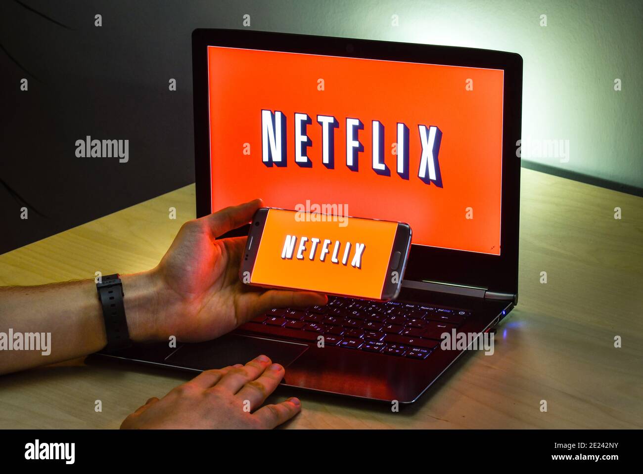 Netflix emblem hi-res stock photography and images - Alamy