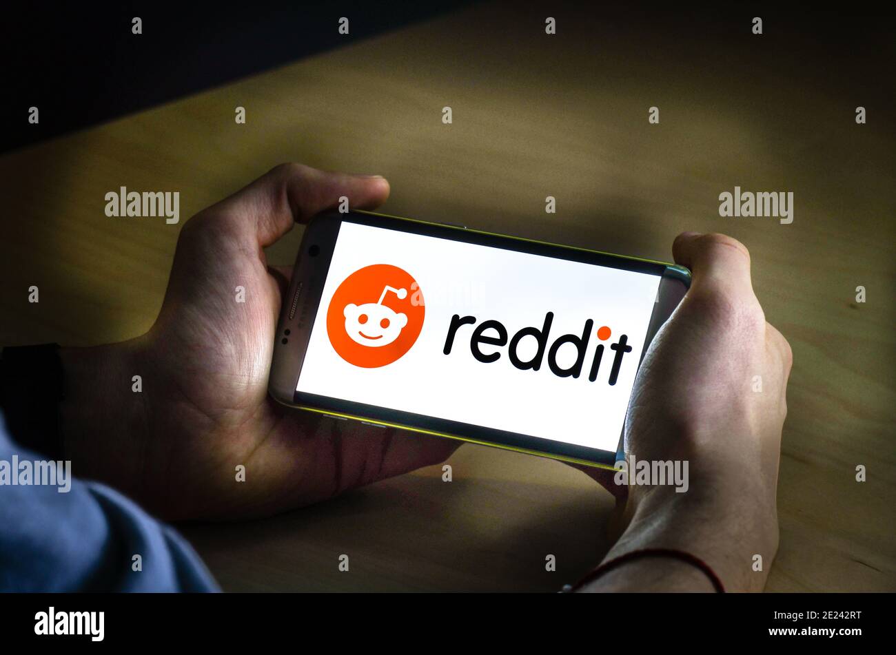 Logo reddit hi-res stock photography and images - Alamy