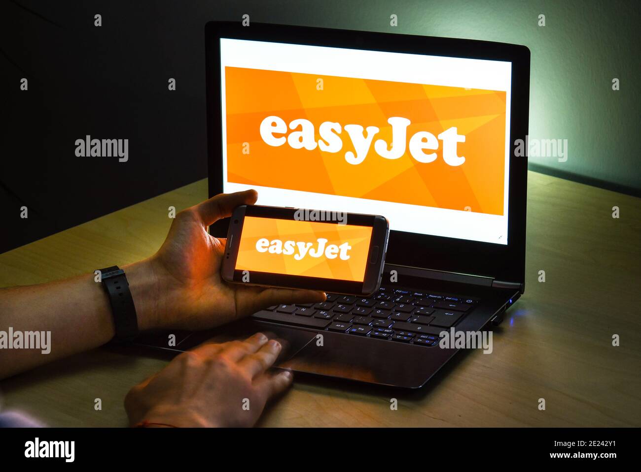 Logo easyjet hi-res stock photography and images - Alamy