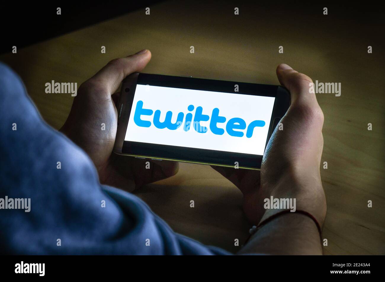 Twitter emblem hi-res stock photography and images - Alamy
