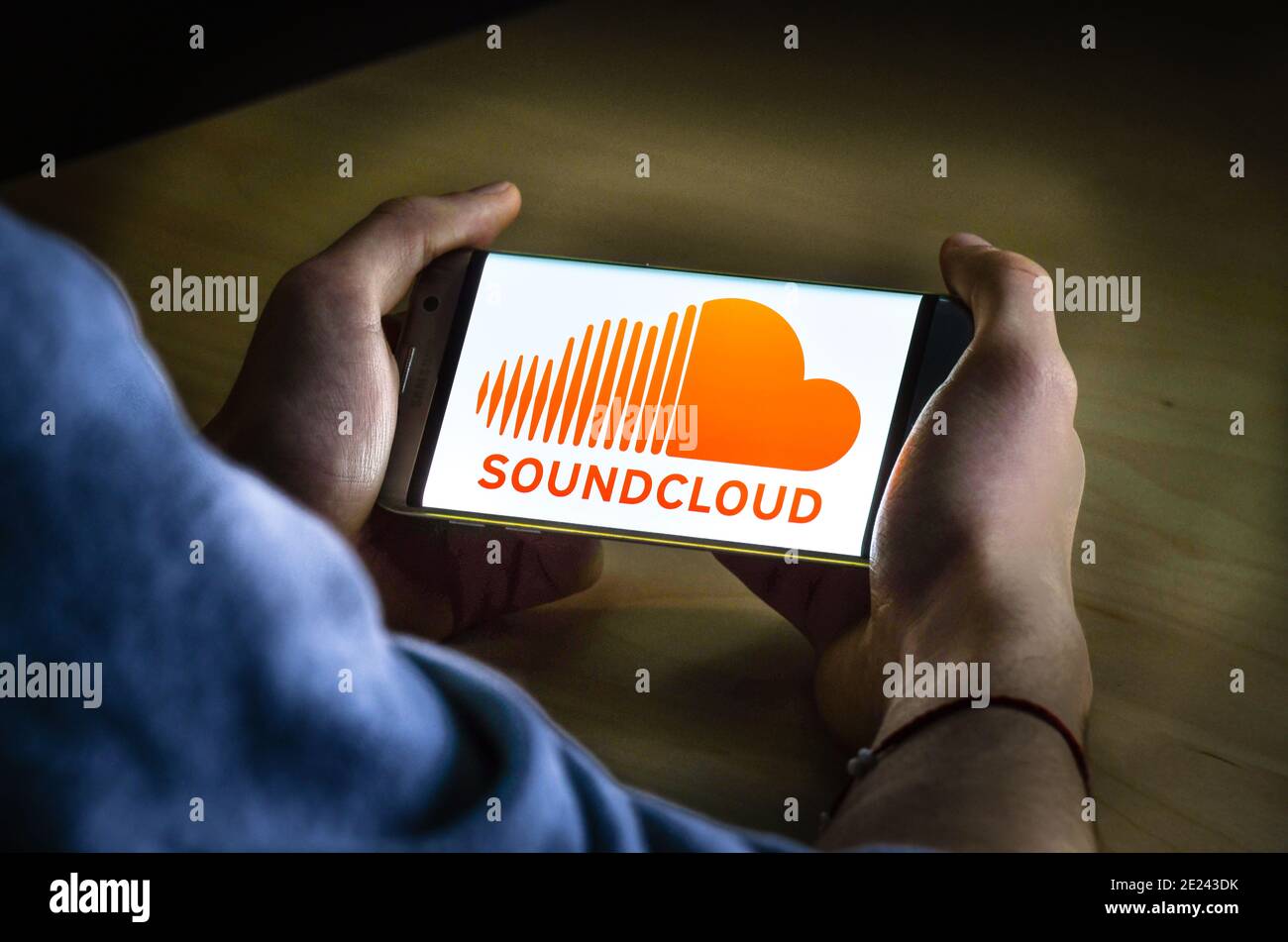 Soundcloud logo hi-res stock photography and images - Alamy