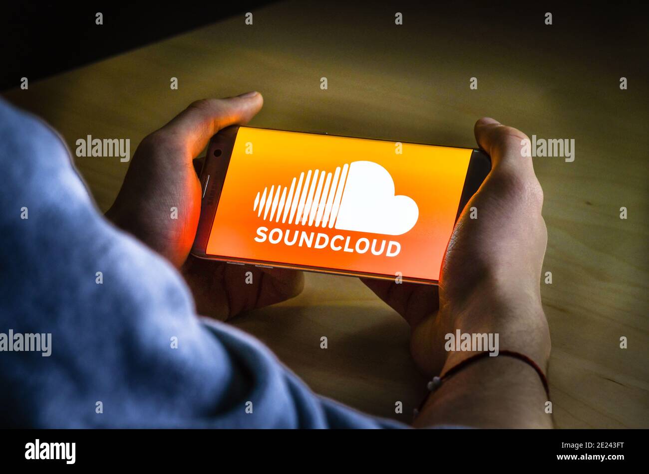 Soundcloud hi-res stock photography and images - Alamy