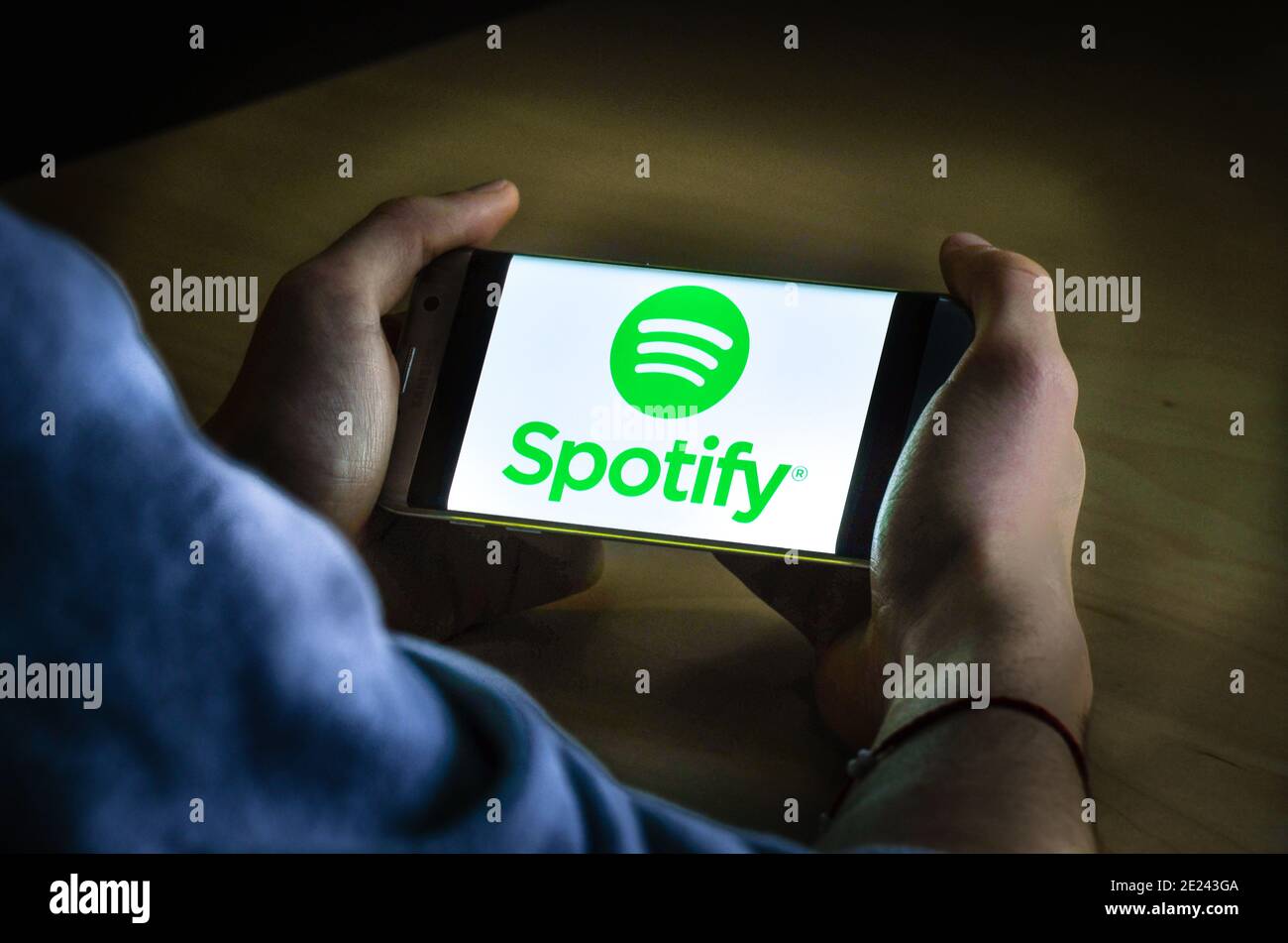 Spotify emblem hi-res stock photography and images - Alamy