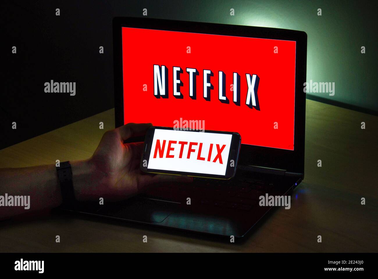 Netflix emblem hi-res stock photography and images - Alamy