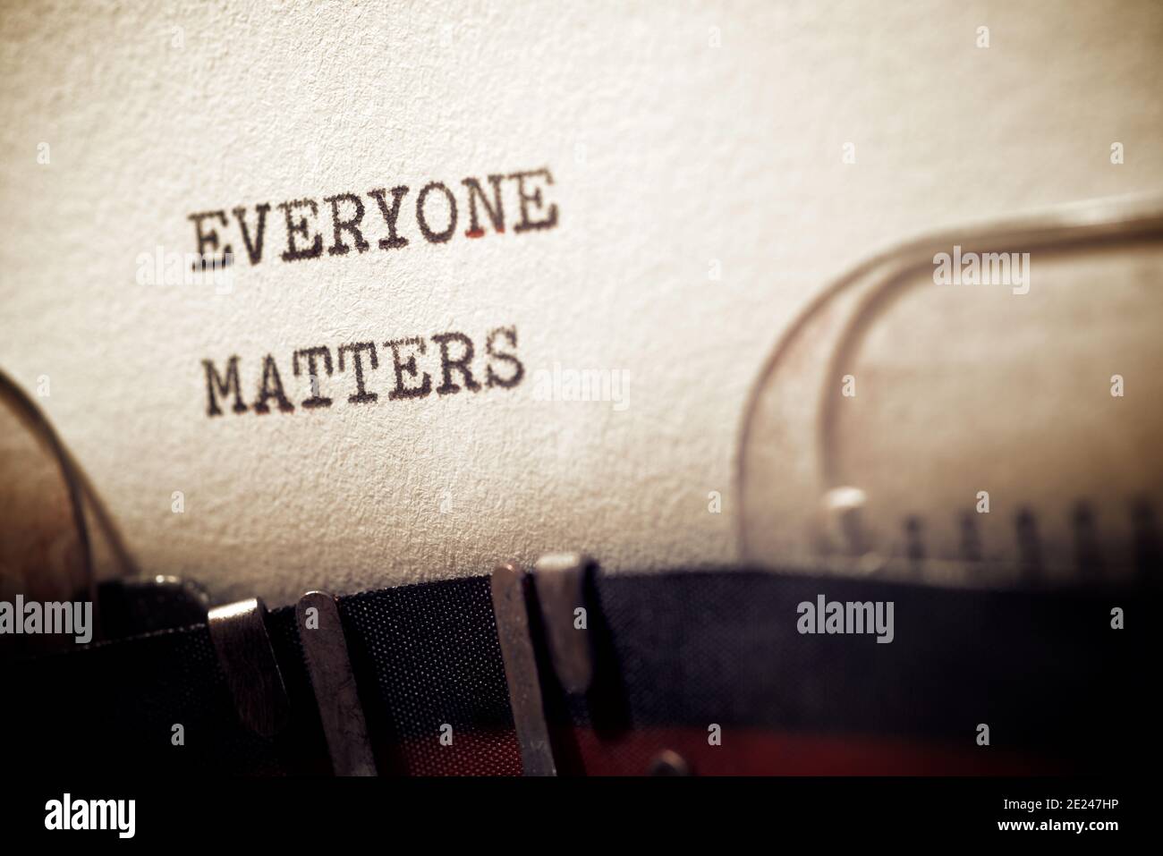 Everyone matters phrase written with a typewriter Stock Photo - Alamy