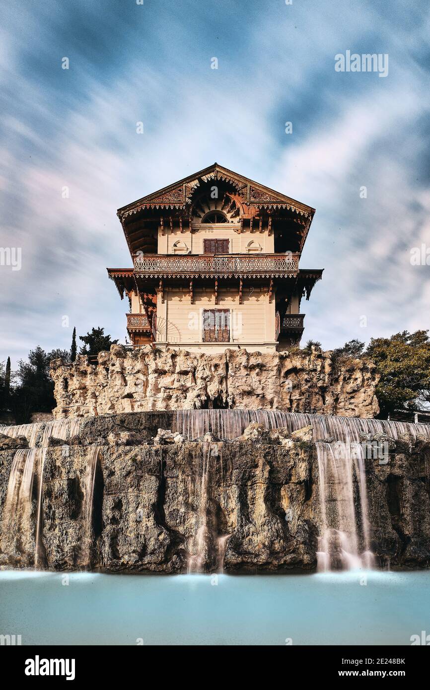 Cascade building hi-res stock photography and images - Alamy