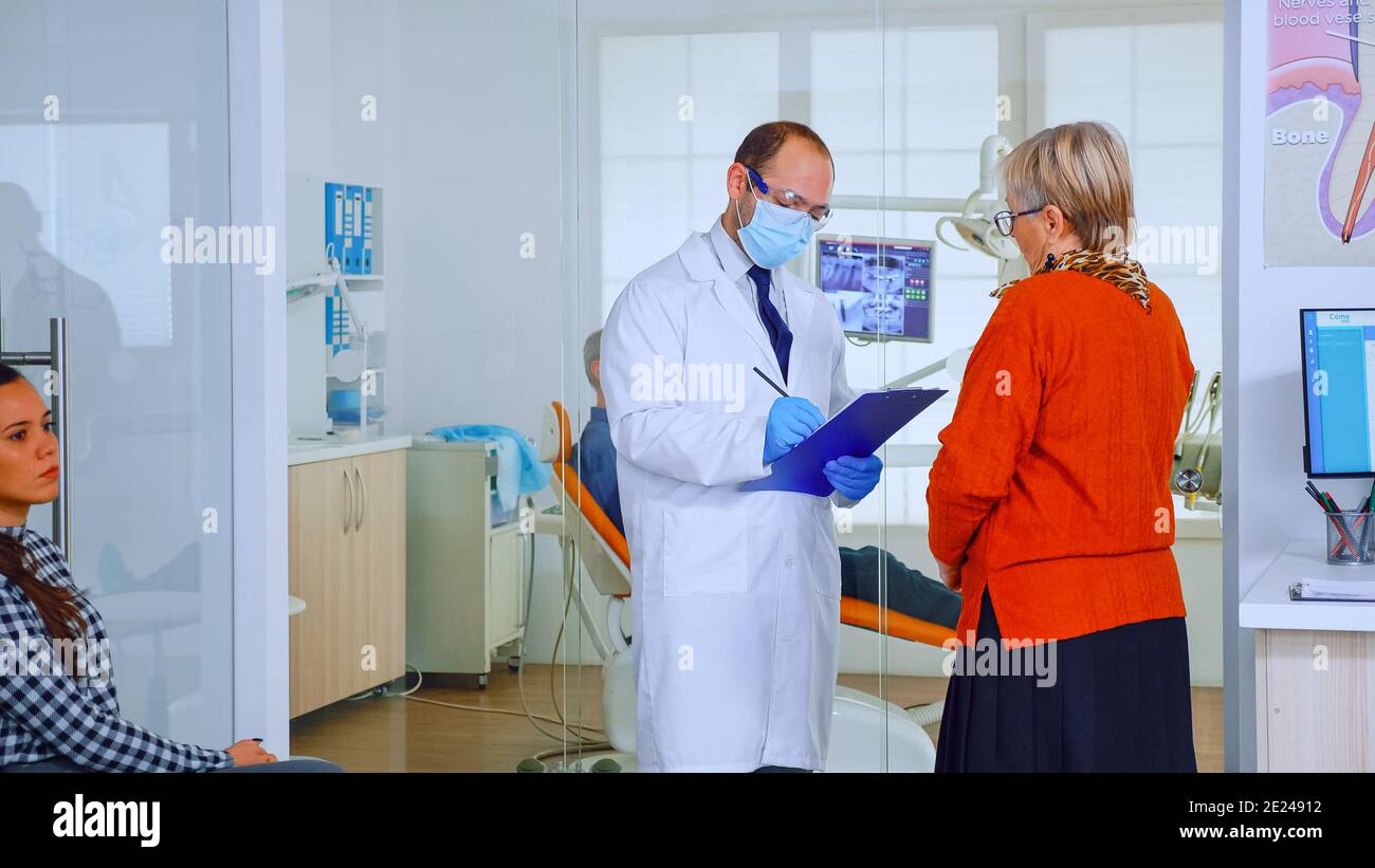 Crowded doctor waiting room hi-res stock photography and images - Alamy