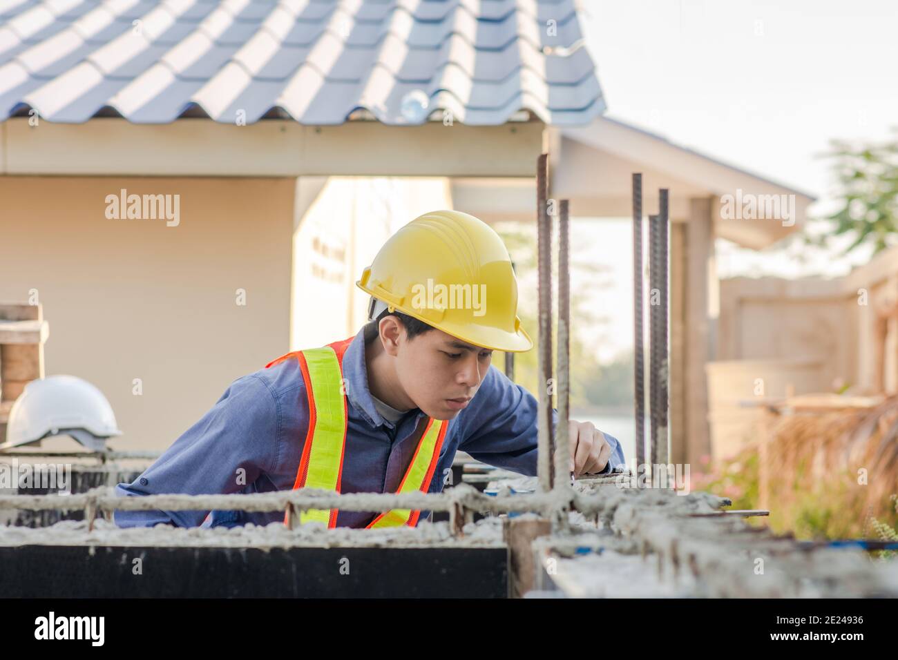 Engineer Inspect the building construction structure Stock Photo - Alamy
