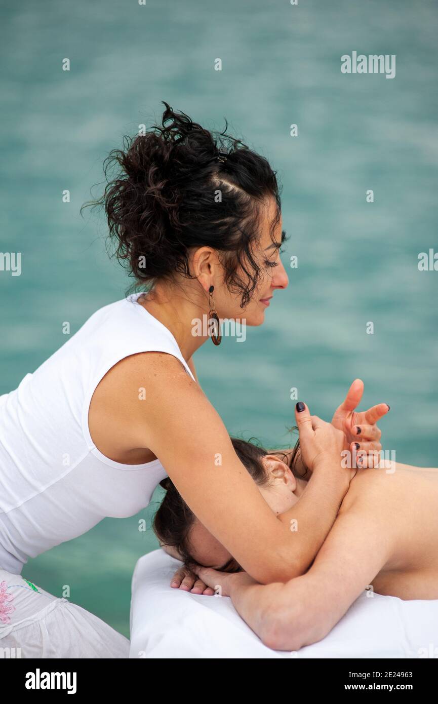 Lomi lomi massage hi-res stock photography and images - Alamy
