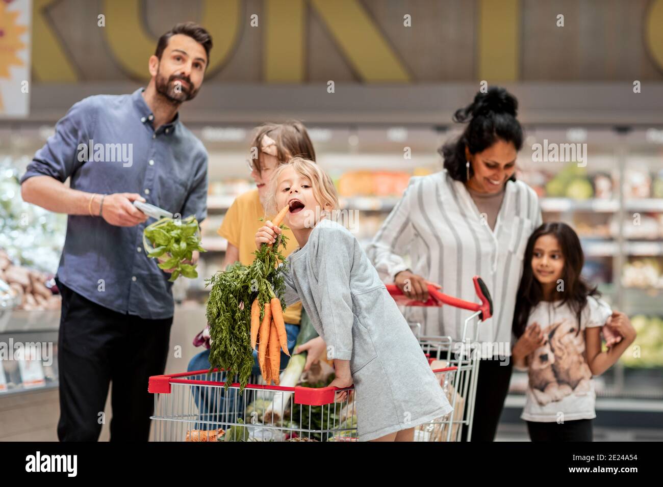 Shopping mall trolley hi-res stock photography and images - Alamy