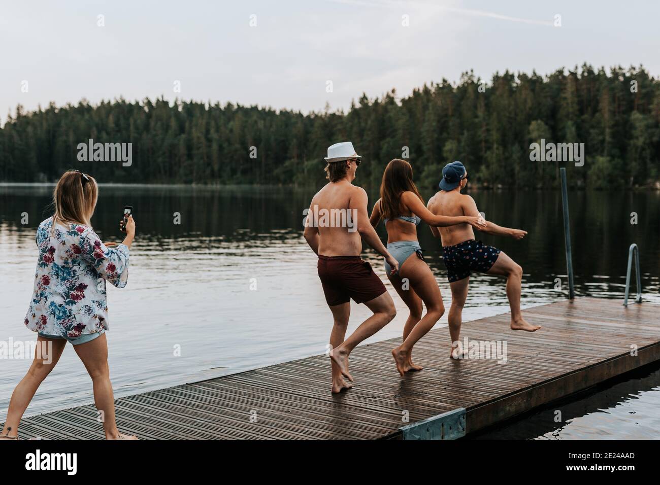 Four friends having fun together hi-res stock photography and images ...