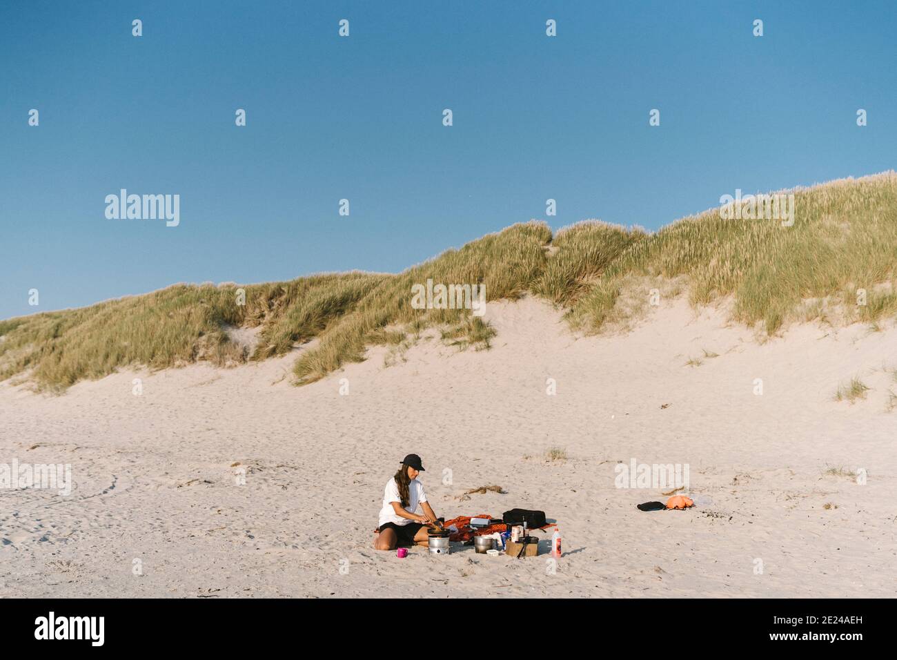 Food on beach hi-res stock photography and images - Alamy