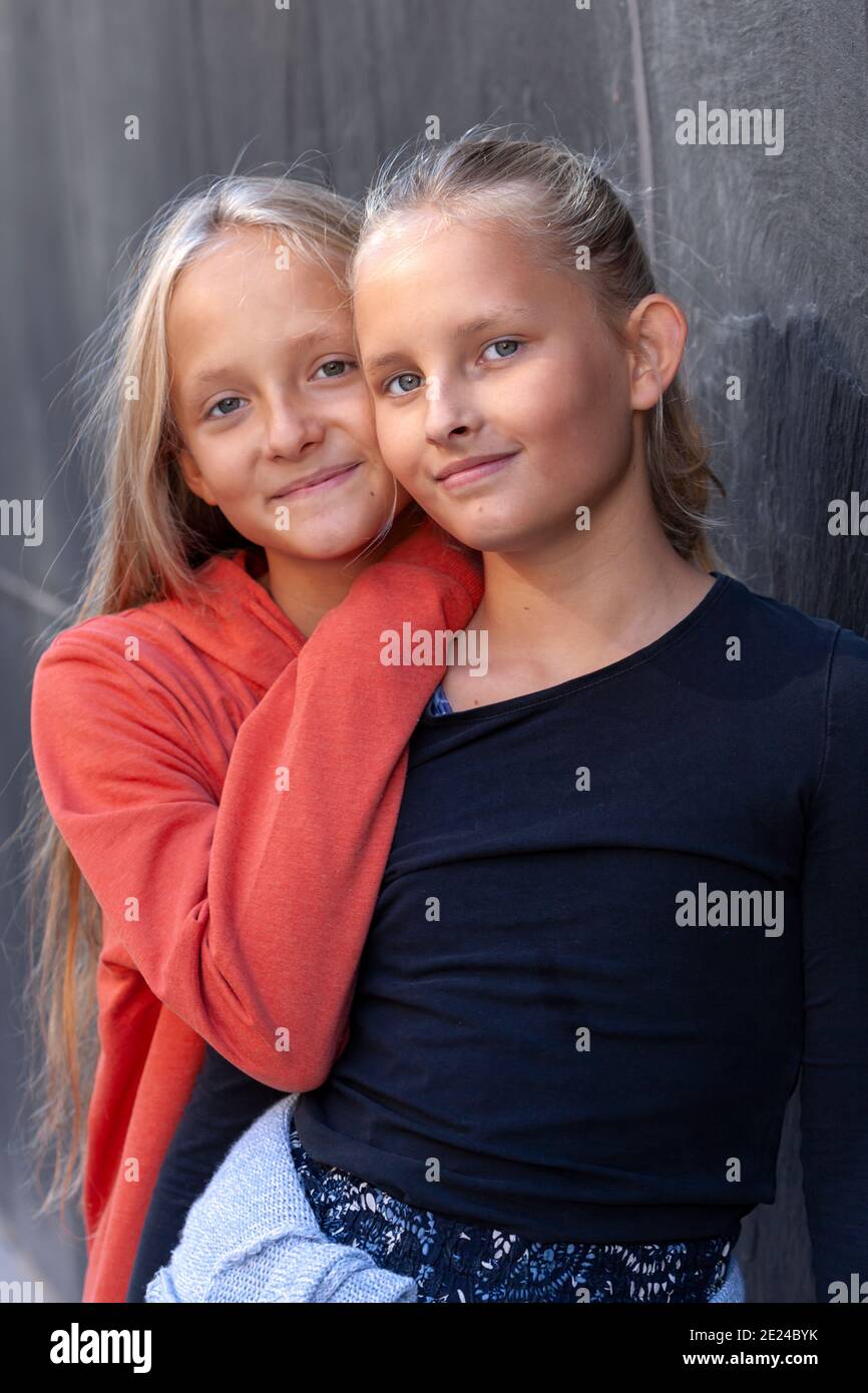 Teenager sisters hi-res stock photography and images - Alamy