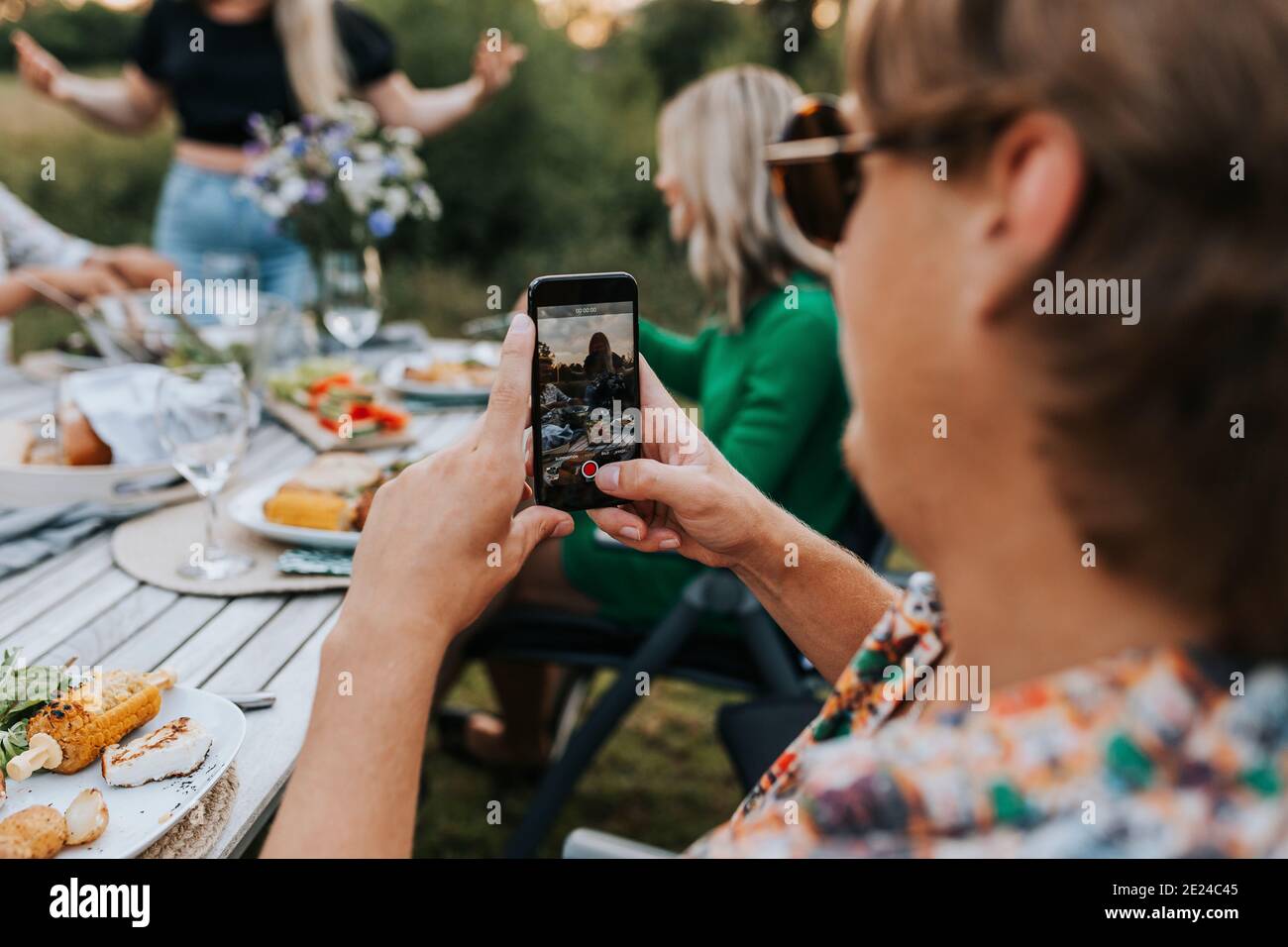 Cell human hand hi-res stock photography and images - Alamy