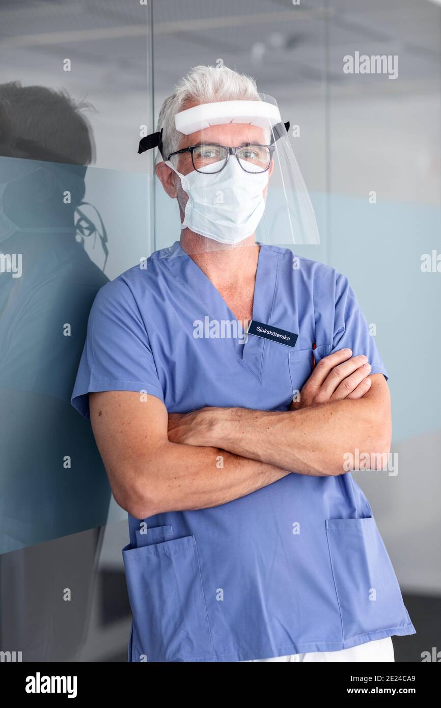 Doctor wearing face shield Stock Photo - Alamy