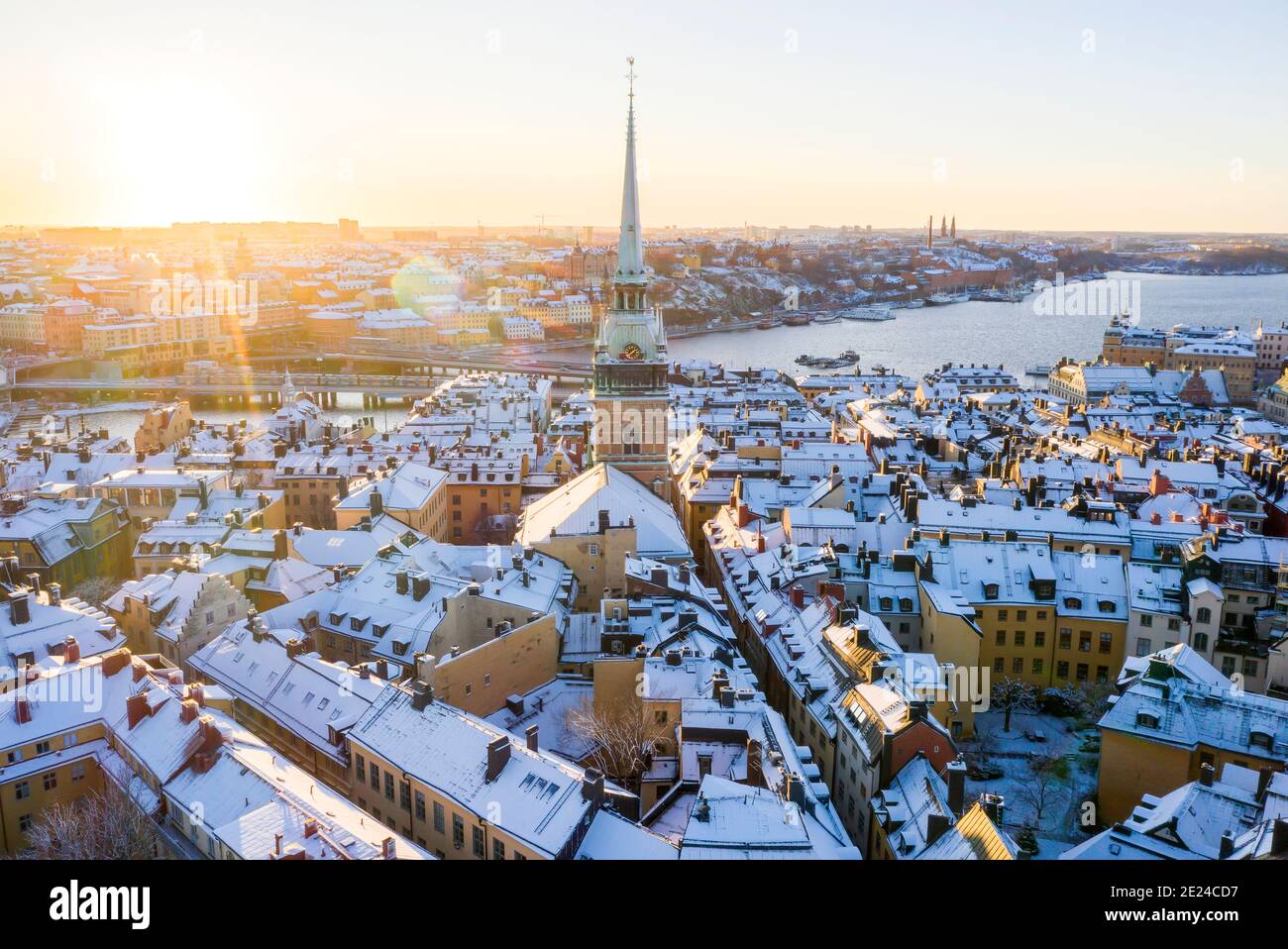 Buildings water tower roof hi-res stock photography and images - Alamy