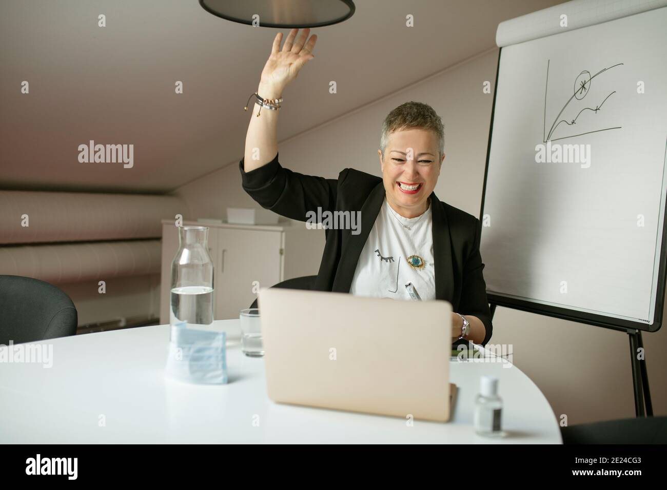 Woman teach graph hi-res stock photography and images - Alamy
