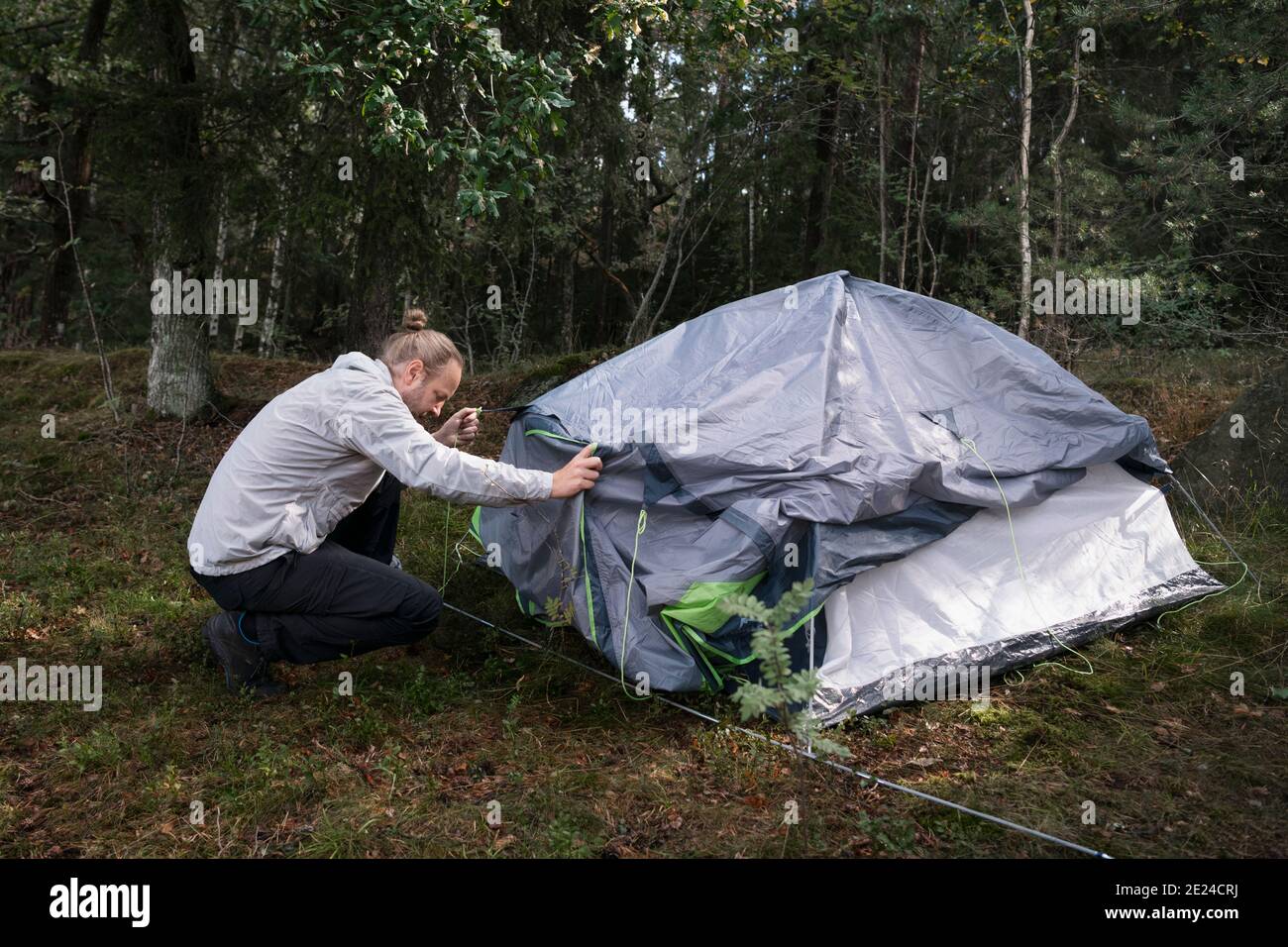 Man prepare tent camping hi-res stock photography and images - Alamy