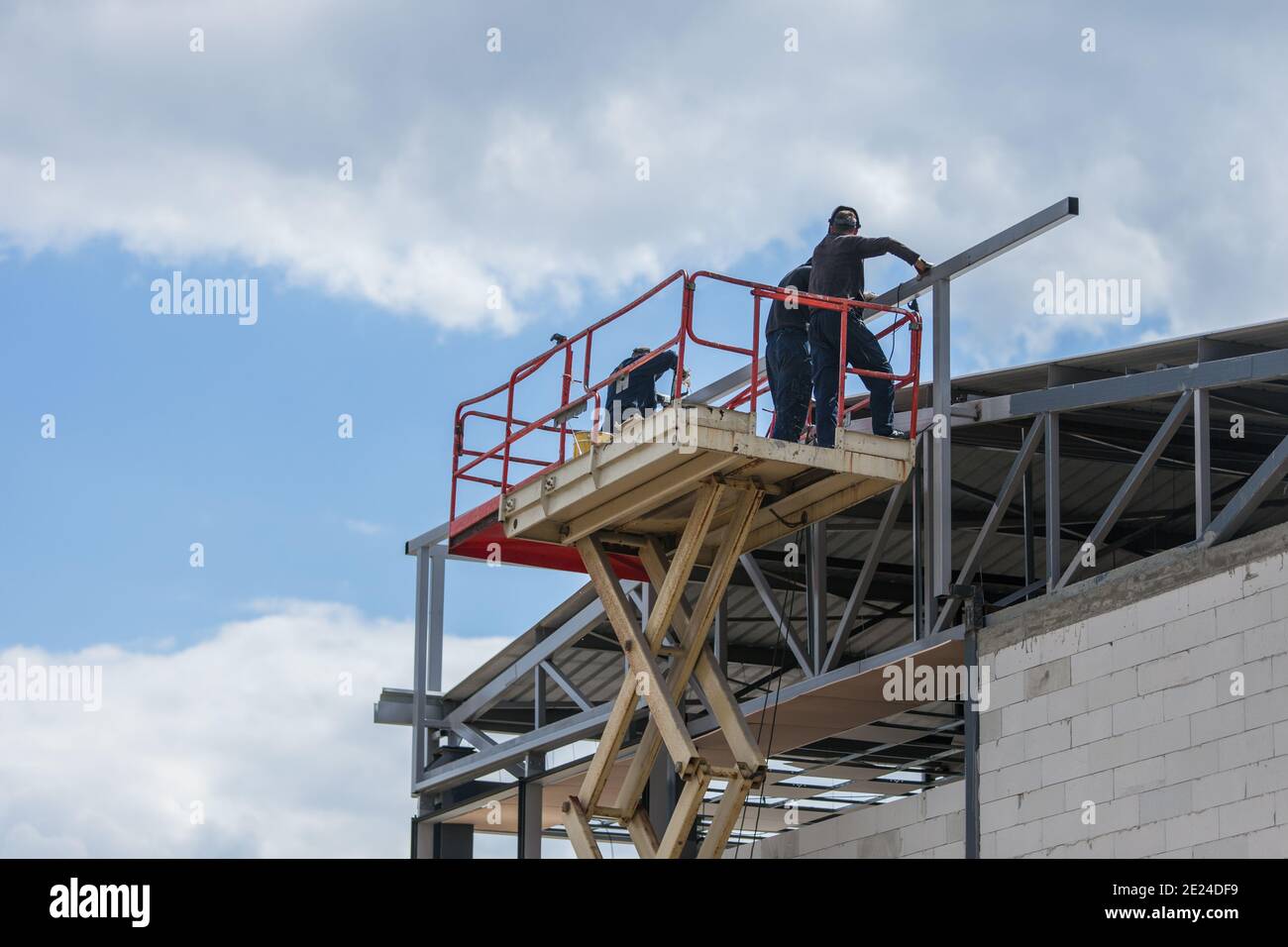 Installation of metal structures of the building Stock Photo - Alamy