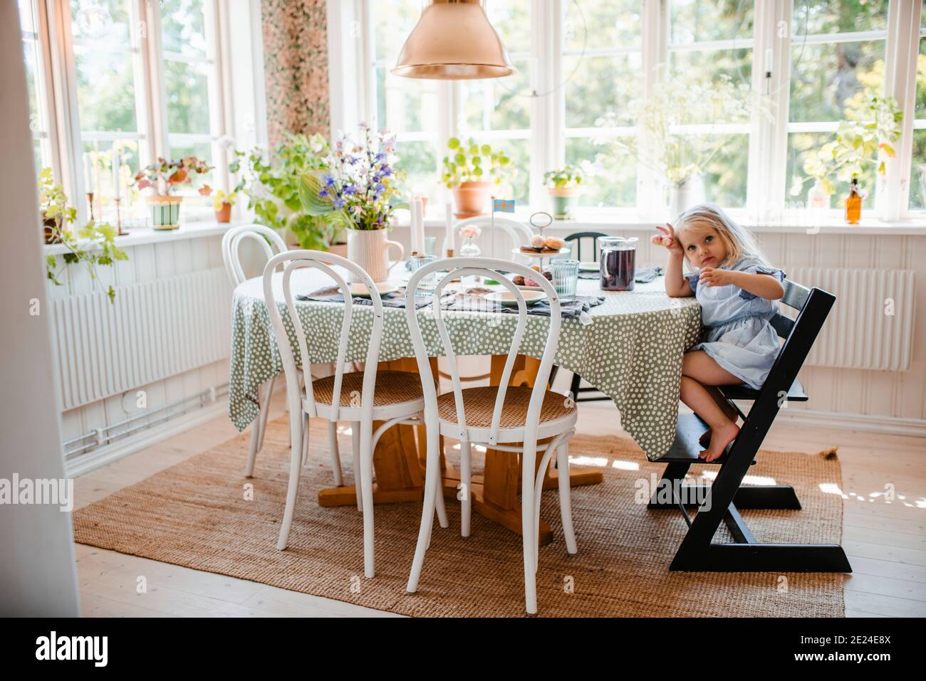 Full view of dining table hi-res stock photography and images - Alamy